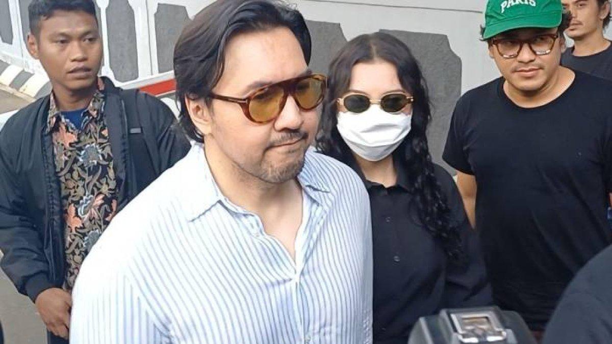 7 Potret David Bayu Setia Dampingi Putrinya Hadapi Kasus Video Syur, Siapkan Mental Bertemu ...