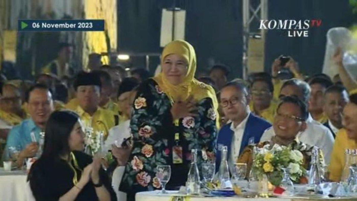 Sempat Bungkam, Khofifah Indar Parawansa Akhirnya Dukung Prabowo-Gibran ... Sempat Bungkam, Khofifah Indar Parawansa Akhirnya Dukung Prabowo-Gibran ...