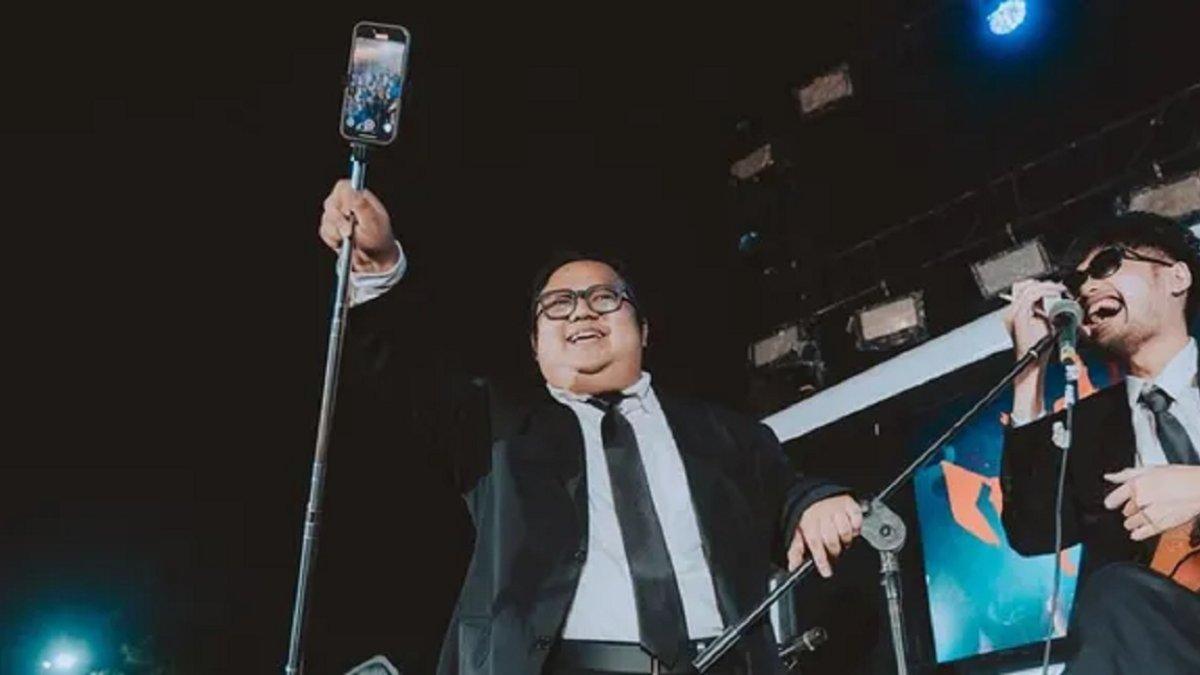 Album jadi Kado Indah, Ibu Gustiwiw Malah Tangisi Makam Putranya, Tak ...