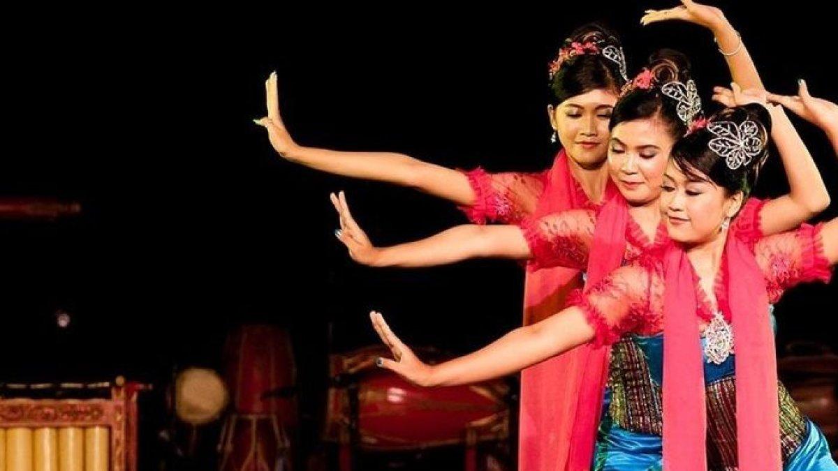 50 Soal & Kunci Jawaban Seni Budaya Kelas 8 SMP Semester 2:Raden Ahmad Kosasih adalah ...