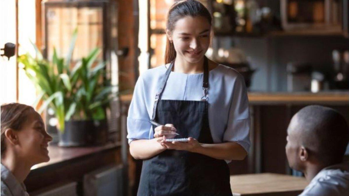 Pelayan Tercengang Baca Tulisan di Nota Pembayaran yang Ditinggalkan ...