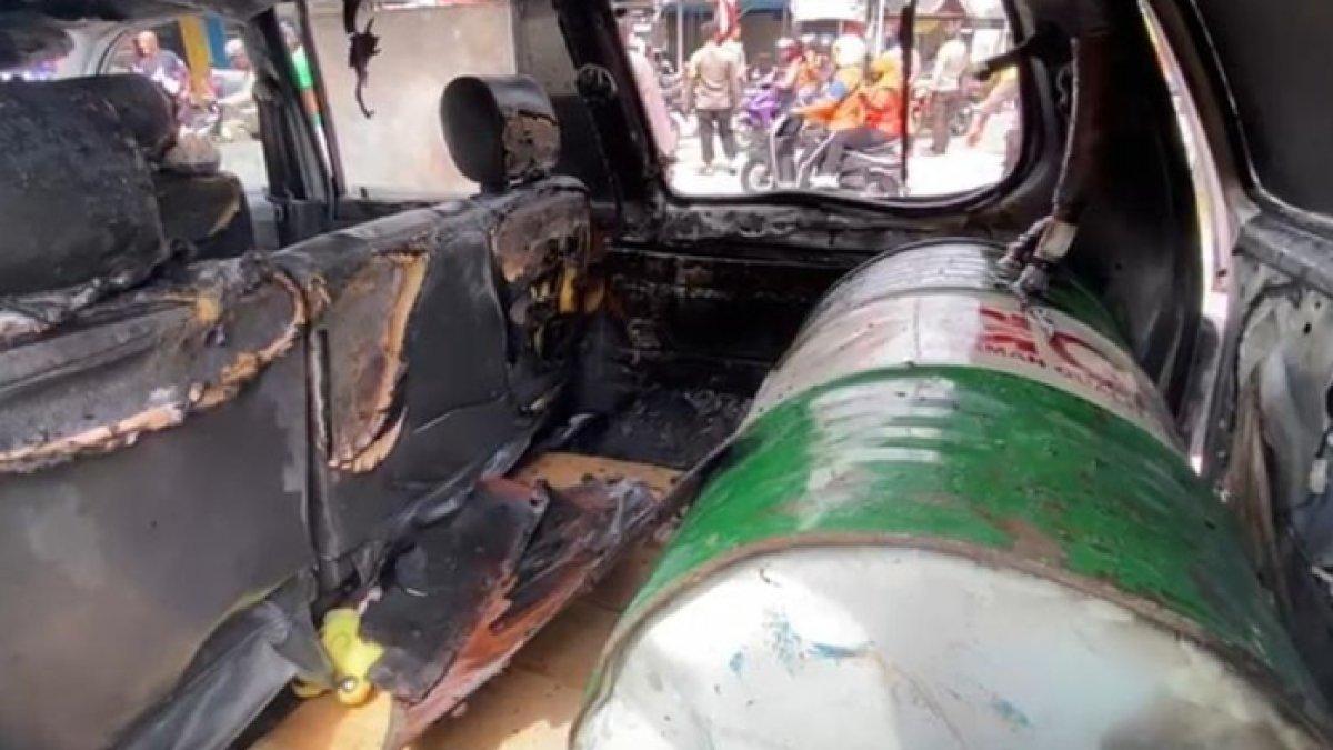 DETIK-DETIK Mobil Tangki Siluman di Kalbar Terbakar saat Isi BBM di SPBU, Meledak, Sopir Luka ...