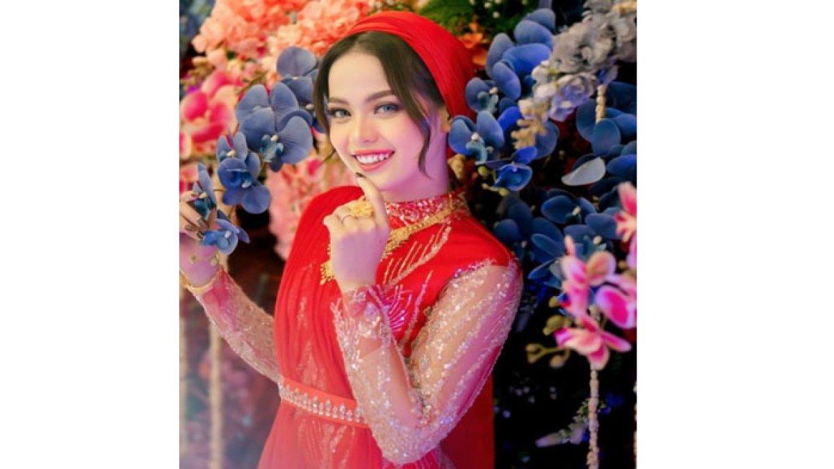 7 Potret Putri Isnari Hadiri Kondangan Setelah Nikah, Istri Abdul Azis Bergaya Glamor, Outfit ...