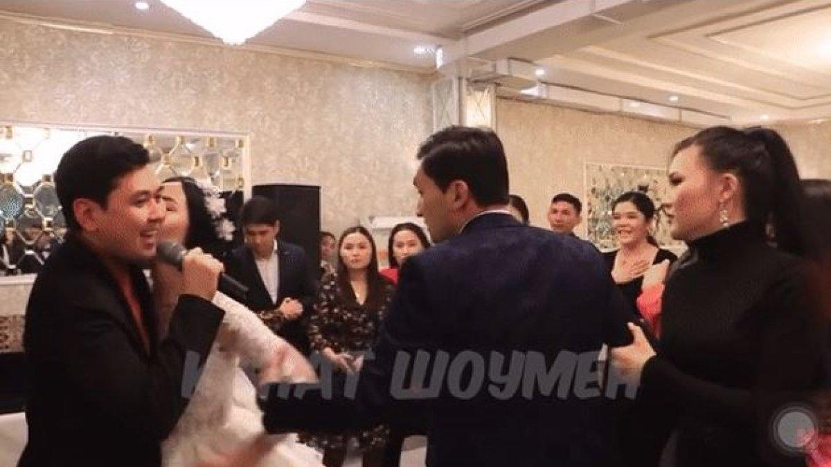 Cemburu Suami Peluk Mantannya Di Pesta Nikah Pengantin Wanita Balas