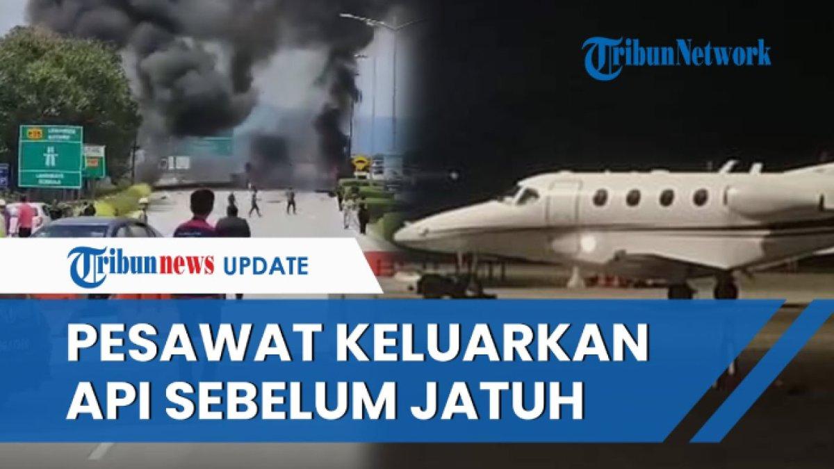 DETIK-DETIK Pesawat Jet Jatuh di Jalan Raya, 1 Anggota Dewan & 9 Orang ...