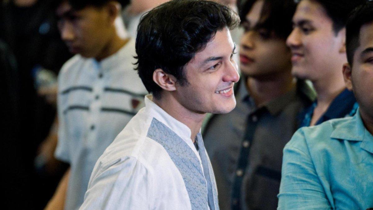 7 Potret Fahad Haydra Pemeran Egi di film Vina: Sebelum 7 Hari ...