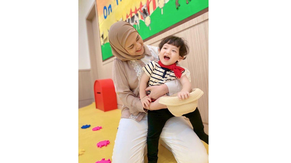 7 Potret Jourell Kenzie Anak Cut Meyriska & Roger Danuarta, Disebut ...