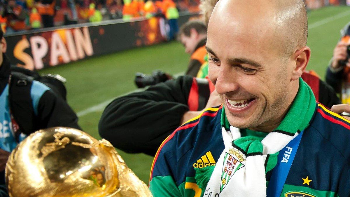Sosok & Profil Pepe Reina Legenda Liverpool & Spanyol Pensiun di Como ...