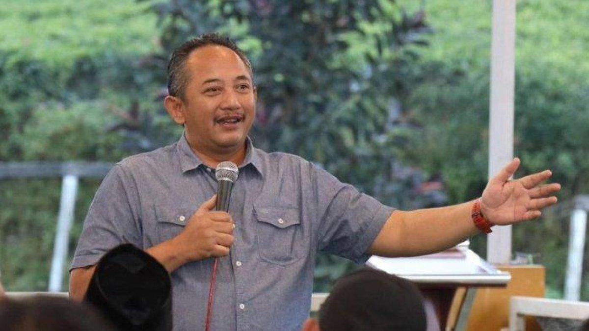 Sosok & Profil Rober Christanto Bupati Karanganyar yang Dilantik ...