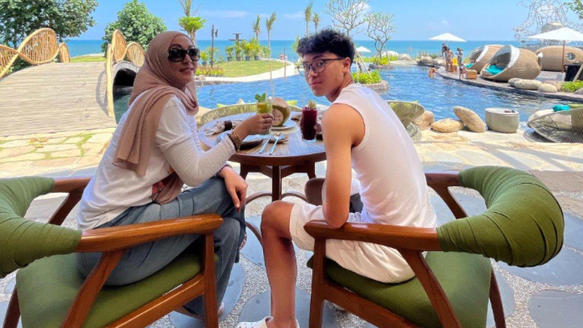 Momen Kebersamaan Angelina Sondakh dan Keanu Massaid saat Lebaran ...