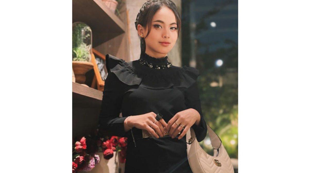 7 Potret Putri Isnari Hadiri Kondangan Setelah Nikah, Istri Abdul Azis Bergaya Glamor, Outfit ...