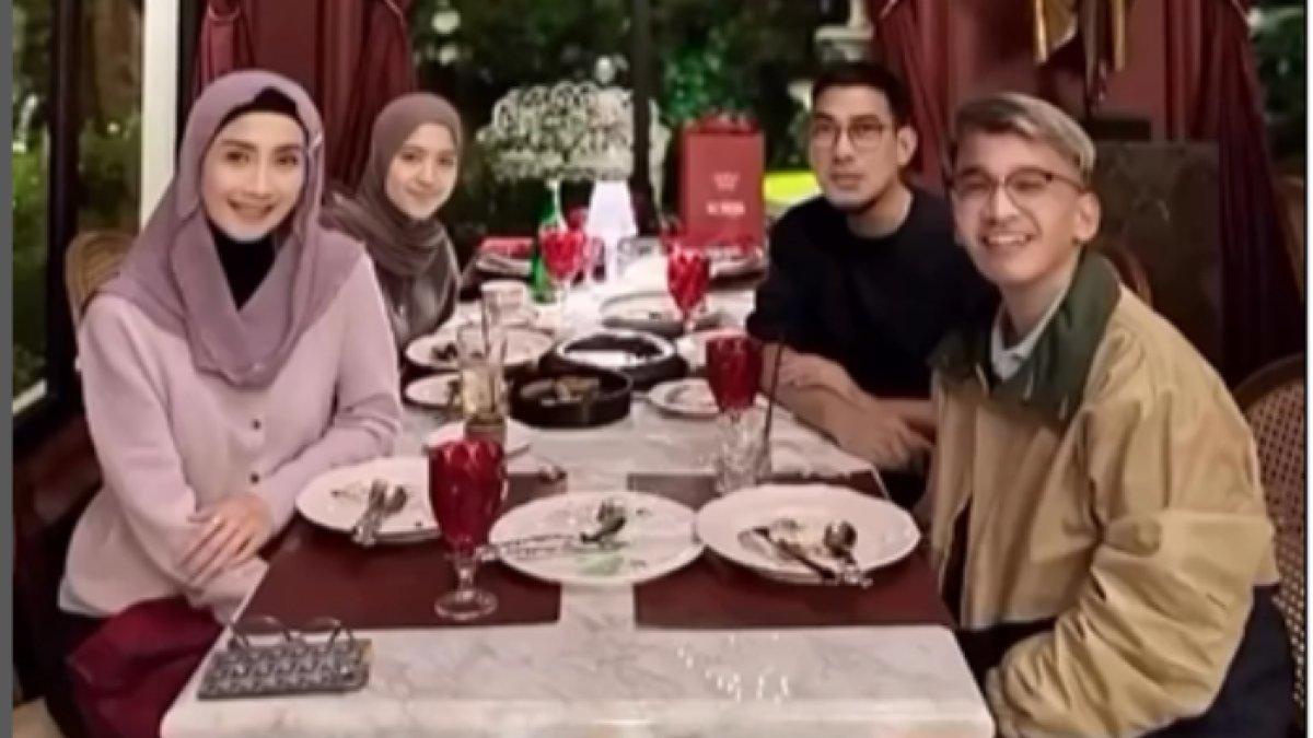 Potret Ruben Onsu Jadi Imam Salat Desy Ratnasari, Pemilik Foto Mendoakan: Semoga Mei Dilancarkan ...