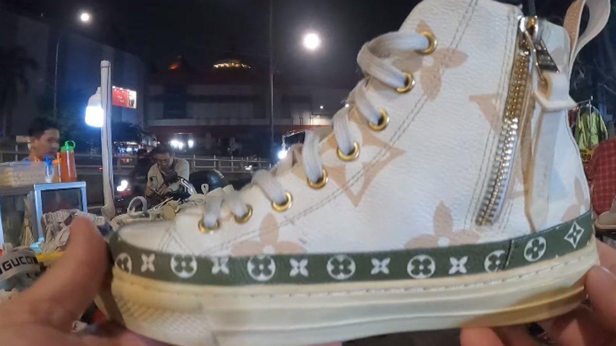 Viral Surga Sepatu Branded di Pasar Senen Jakarta, Rp400 Ribu Dapat ...