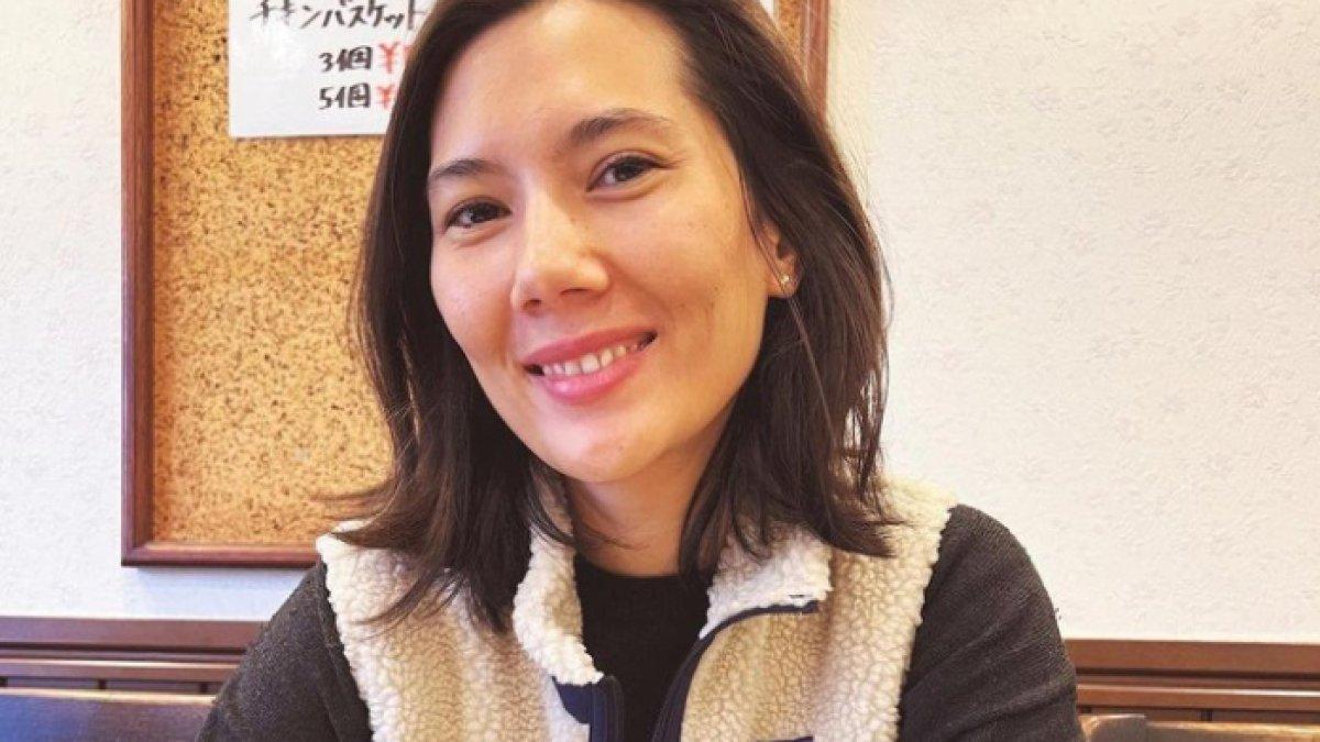 5 Gaya Sederhana Sarah Diorita Istri Eross Sheila on 7, Cantik Natural ...