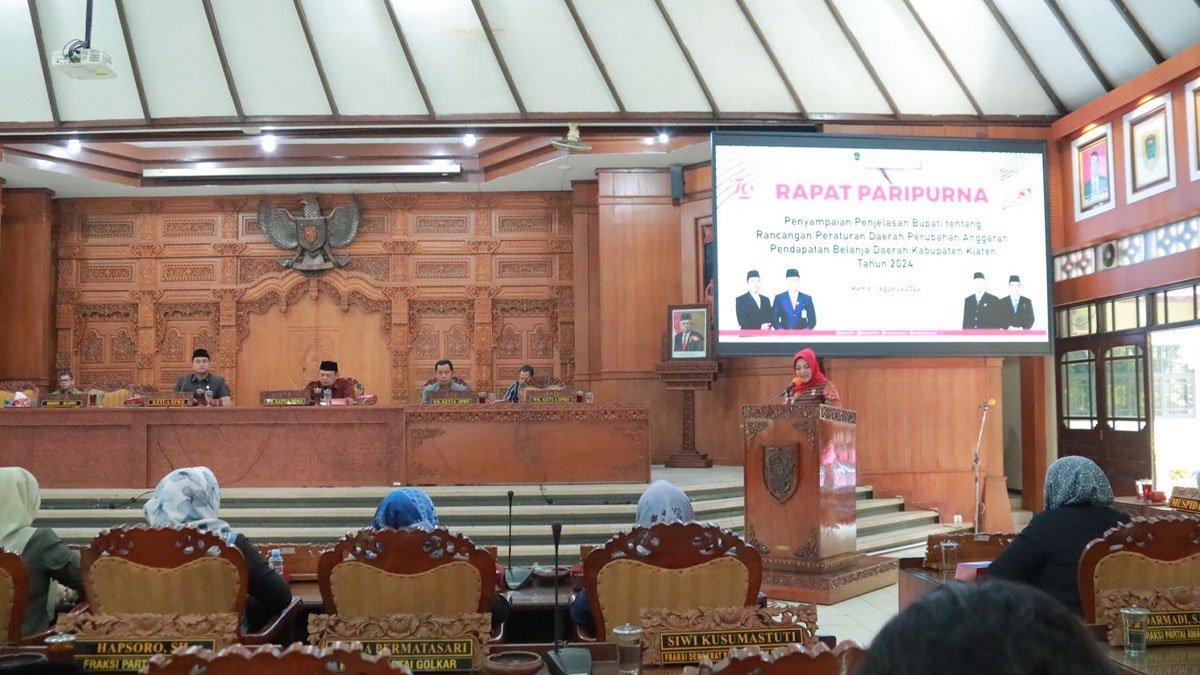 Rapat Paripurna DPRD: Penjelasan Bupati Klaten Sri Mulyani atas Raperda Perubahan APBD Tahun ...