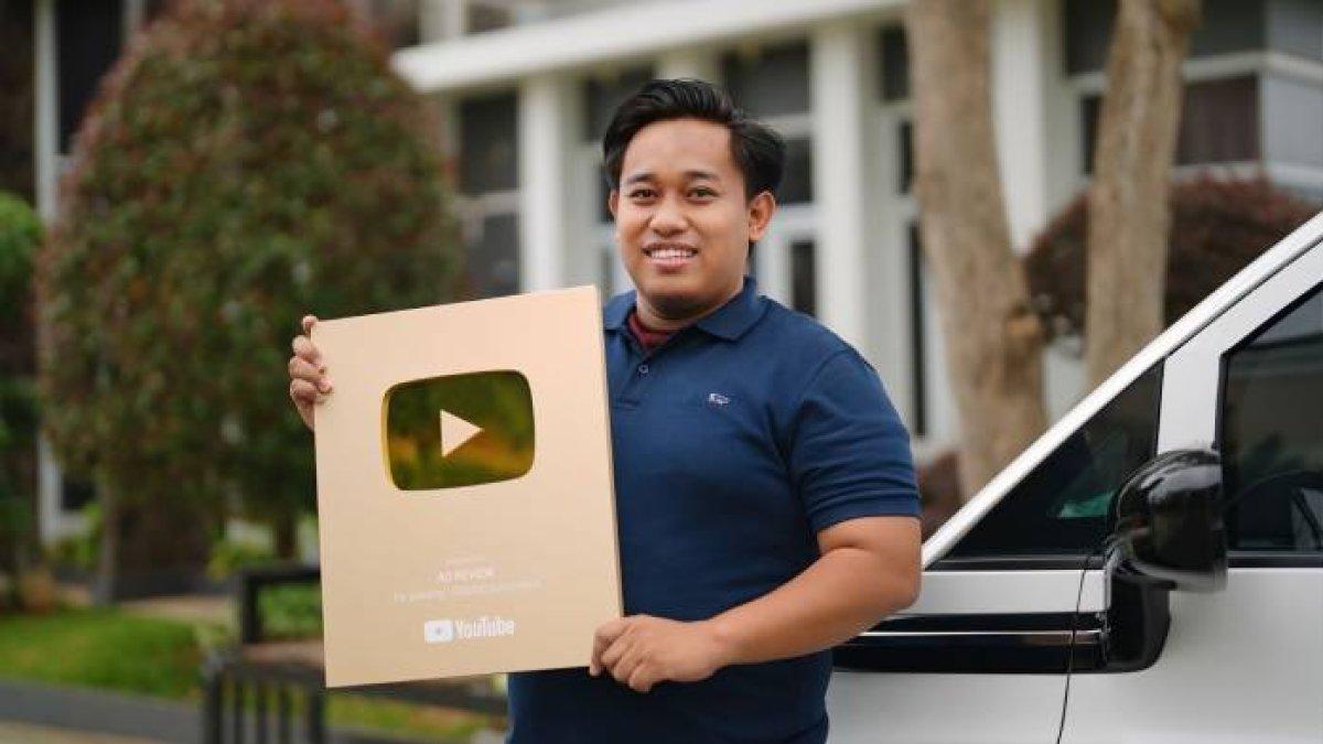 Kisah Sukses AD REVIEW Tambah Pendapatan Berkat YouTube Shopping ...