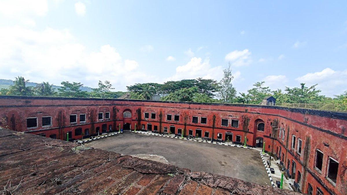 Benteng Tua Ala Belanda di Kebumen Jawa Tengah, Liburan Edukatif Cocok ...