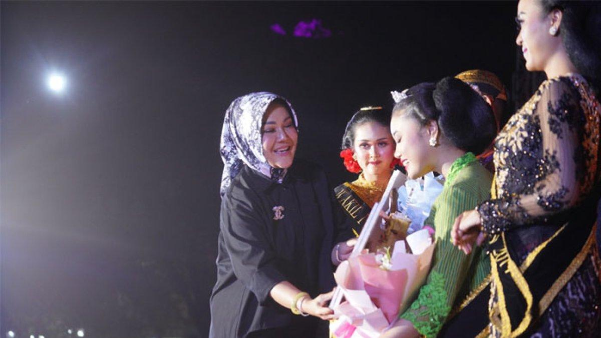 SELAMAT! Alexander dan Raphaella Jadi Mas Mbak Duta Wisata Klaten 2023, Ini Pesan Bupati Sri ...