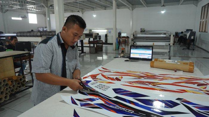 Decal Sticker Printing, Cara Baru Branding Motor Lebih Menawan ...