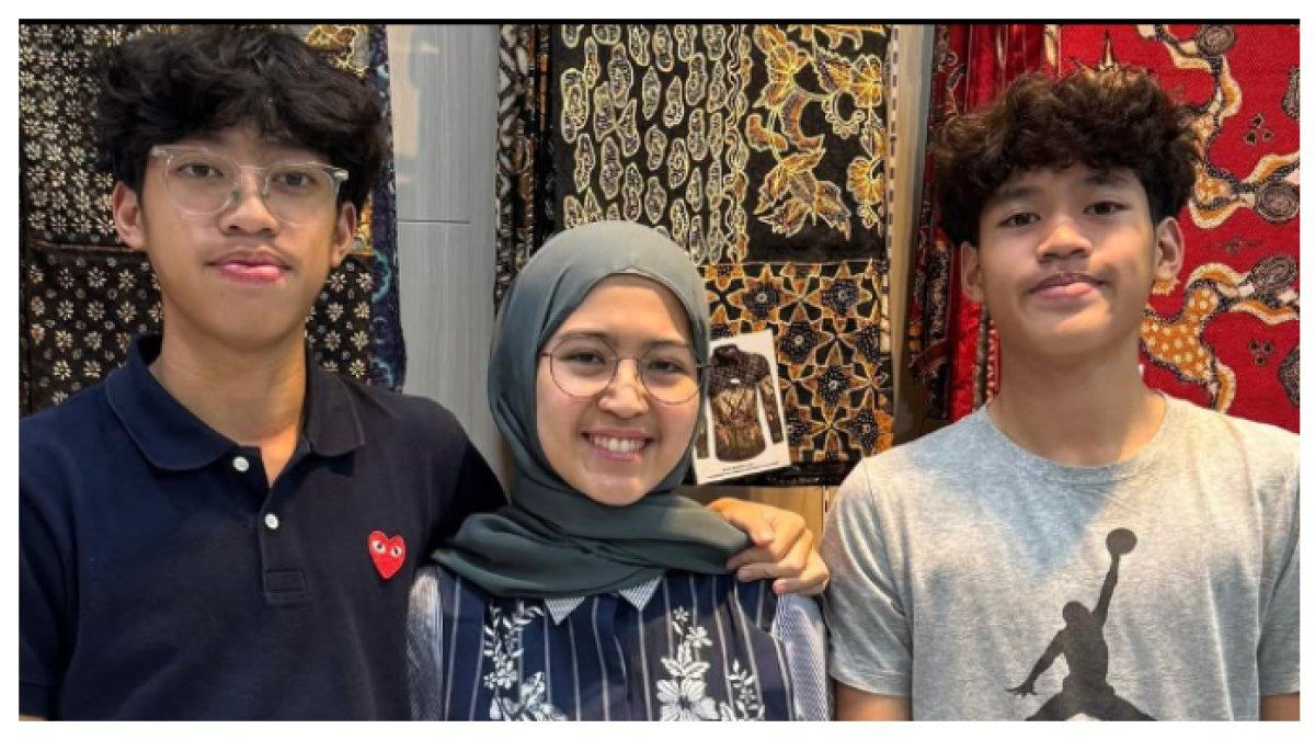 Potret Desy Ratnasari Silaturahmi dengan Mantan Suami Sammy Hamzah ...