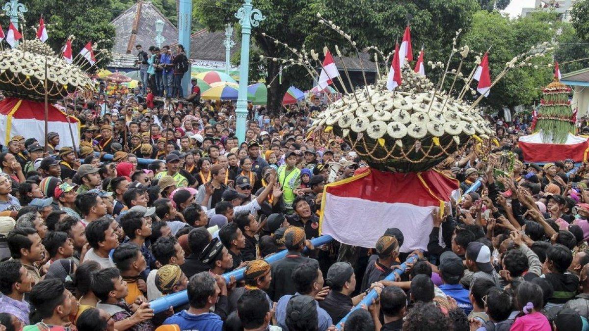 5 Tradisi Lebaran yang Hanya Dilakukan di Indonesia, Termasuk Grebeg ...