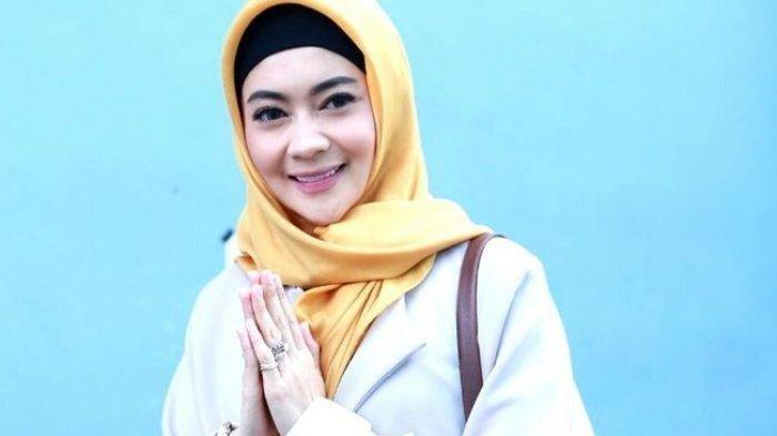 POPULER - Kabar Baru Penyanyi Indah Dewi Pertiwi, Kini Makin Istiqomah Berhijab, Intip ...