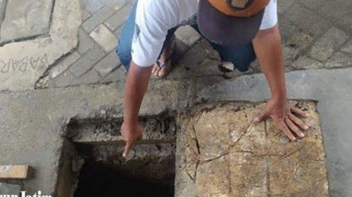 Dikira Kasur Hanyut Tapi Keluarkan Bau Busuk, saat Ditengok Ternyata Mayat Kakek Hilang 11 Hari ...