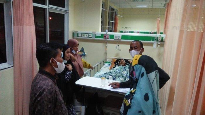 NASIB Pilu Lansia 5 Hari Terkurung di Kontrakan, Kaki Patah, Tergeletak ... NASIB Pilu Lansia 5 Hari Terkurung di Kontrakan, Kaki Patah, Tergeletak ...