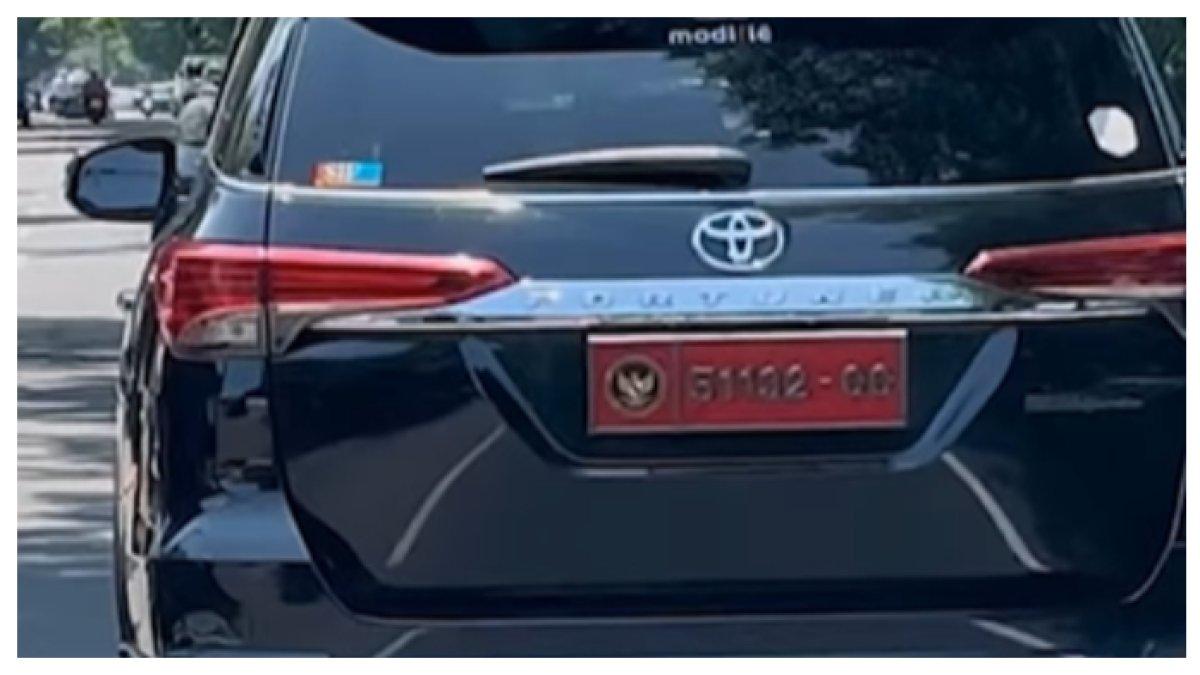 Ibu Hamil Diserempet Mobil Dinas Kemenhan Setelah Buang Rokok ...