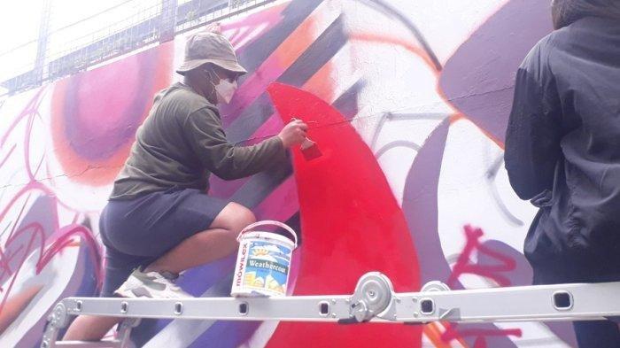 Aksi 7 Seniman Mural di Gedung Kompas Gramedia, Menuangkan Imajinasi ...