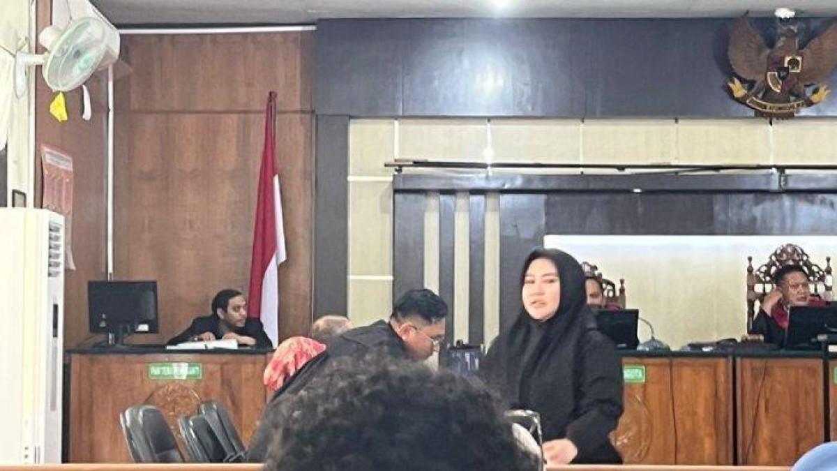 Sosok Nadia Rovin Mahasiswi Hidup Hedon Pakai Mobil & Sepatu Mewah ...