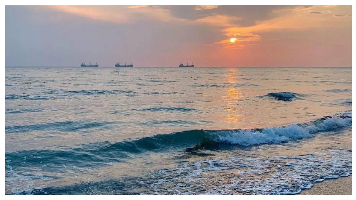 Kendal Jawa Tengah Punya Pantai Cocok untuk Liburan Keluarga, Ombak ...