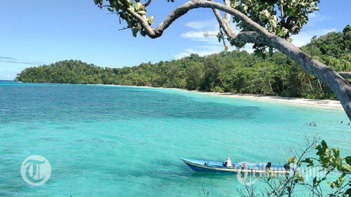 Perjalanan 25 Menit dengan Perahu untuk Mengintip Pantai Seindah Ini di ...