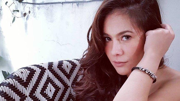 Awal Perkenalan Wulan Guritno - Adilla Dimitri Hingga Bercerai, Dinikahi Attila Syach di Usia 17 ...