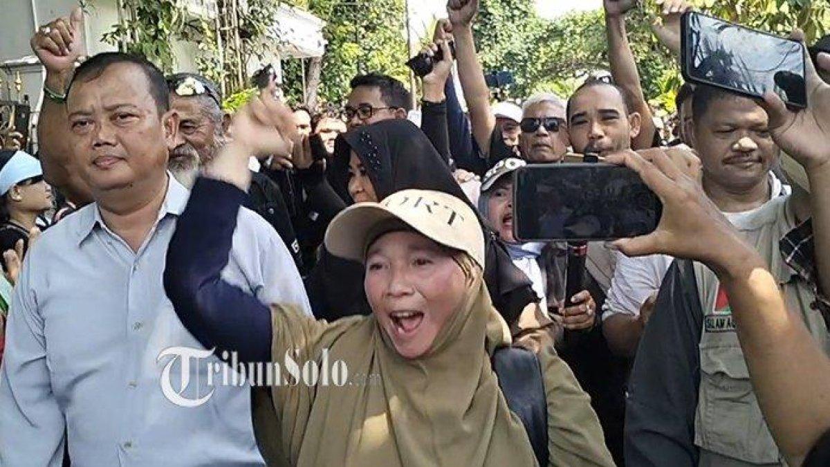 Digeruduk ke Rumah untuk Buktikan Keaslian Ijazah, Jokowi Pertimbangkan Tempuh Jalur Hukum ...