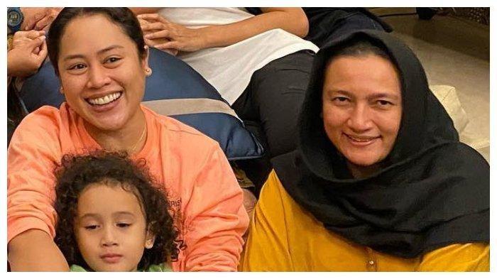 Penampilan Terbaru Sarah Amalia Mantan Istri Ariel Noah Bareng Alleia ...