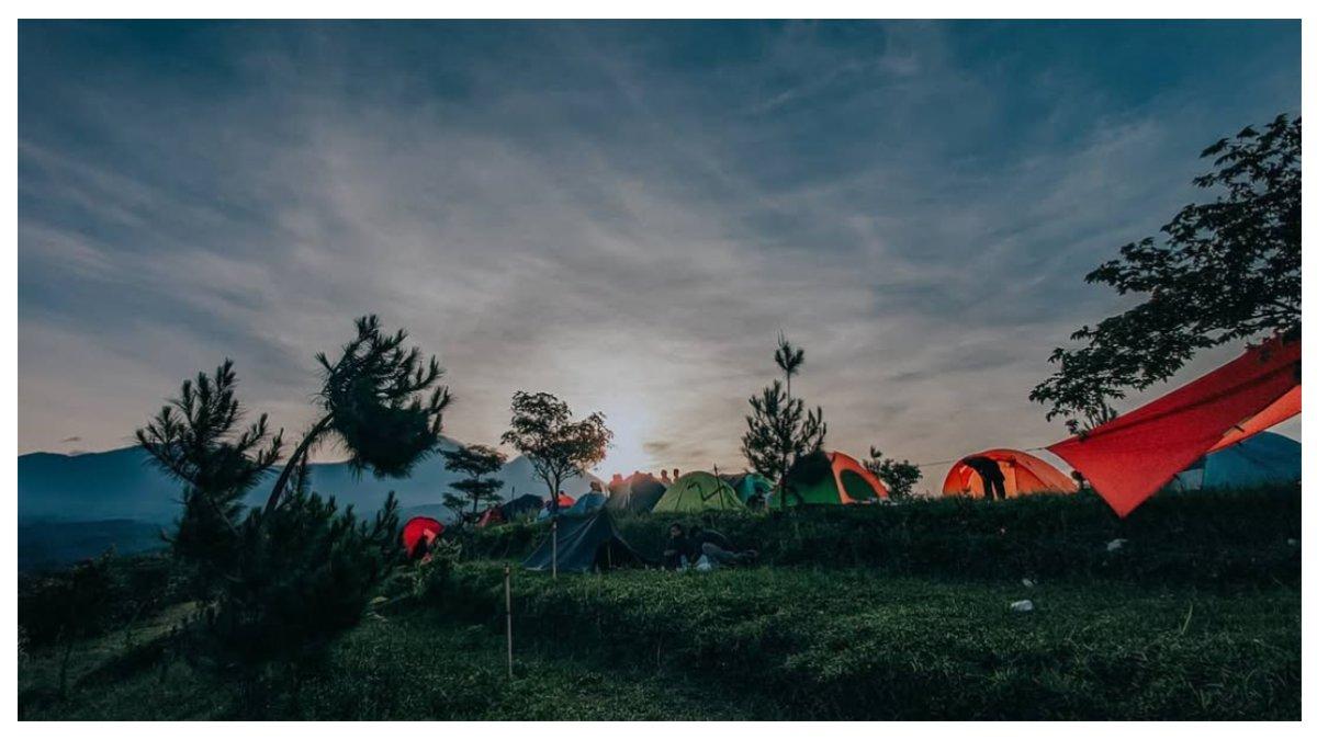 Blitar Jatim Tawarkan Spot Camping buat Healing dengan Pemandangan ...
