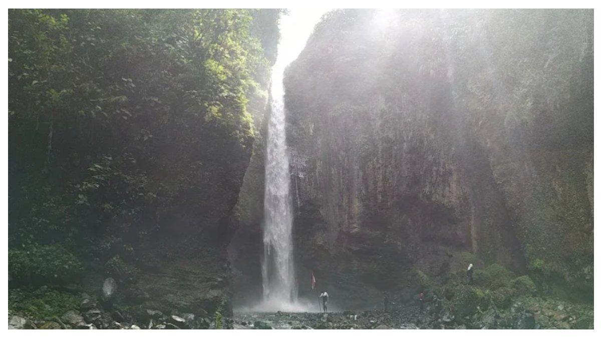 Eksplorasi Air Terjun Tersembunyi di Perbatasan Jambi-Sumbar yang Wajib Dikunjungi ...