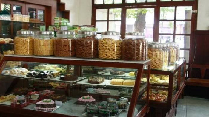 Wajib Kamu Kunjungi, Ini 5 Toko Roti Legendaris di Indonesia yang Masih ...