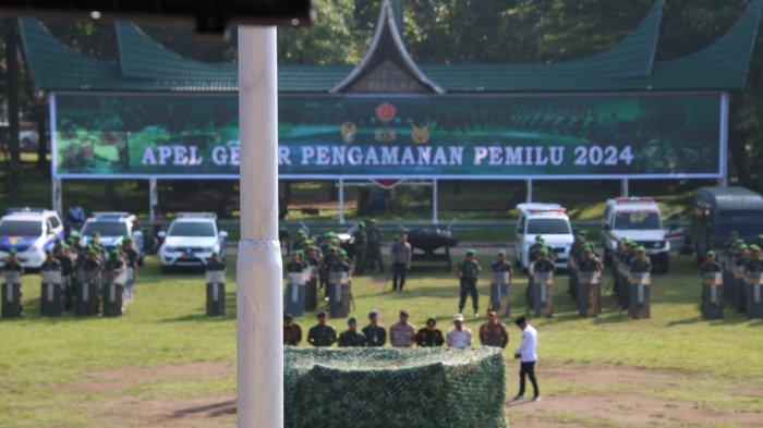 Brigjen TNI Rayen Obersyl Pimpin Apel, Gelar Pasukan Pengamanan Pemilu di Lapangan RTH Imam ...