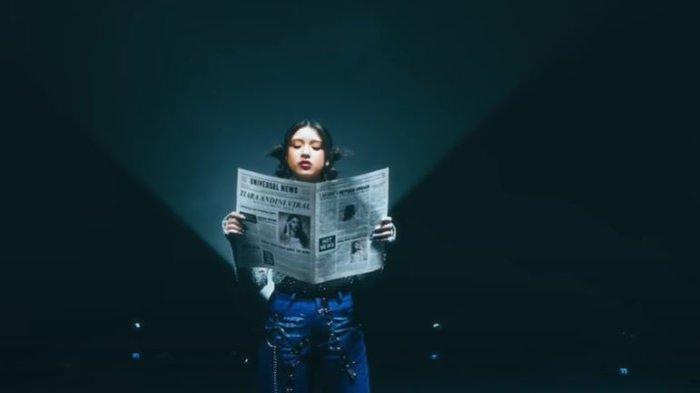 Lirik Lagu Flip It Up Tiara Andini Lengkap Terjemahan: I Put My Middle ...