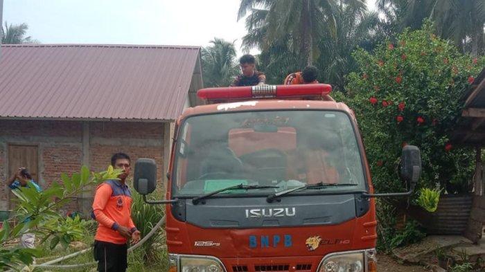 Petugas Gabungan Salurkan Air Bersih untuk Warga Silaut Pesisir Selatan ...