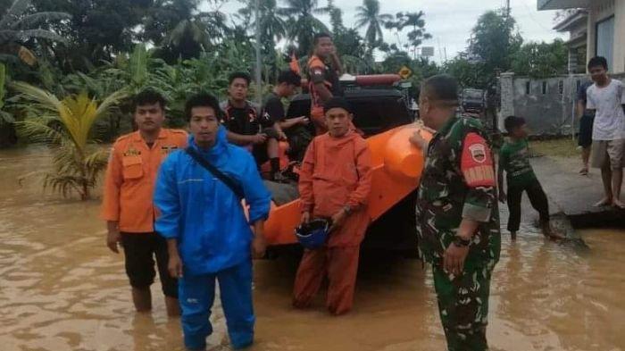 Banjir di Kasang Padang Pariaman, 900 KK Terdampak, Banyak yang Mengungsi - Tribunpadang.com