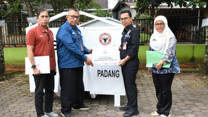 Peduli Lingkungan, Semen Padang Serahkan, Bantuan 1 Unit Kontainer ...