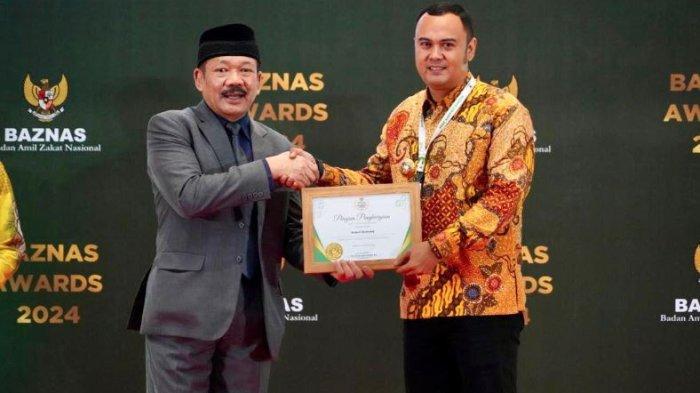 Bupati Sijunjung Raih Anugerah Baznas Award 2024, Kepala Daerah Pendukung Pengelolaan Zakat ...
