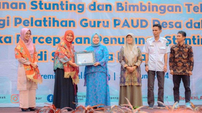 Bunda Paud Sijunjung Terima Penghargaan dari BGP Sumbar Apresiasi ...