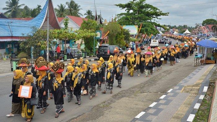 Bundo Kanduang Sijunjung Meriahkan Festival Geopark: Pawai Budaya ...