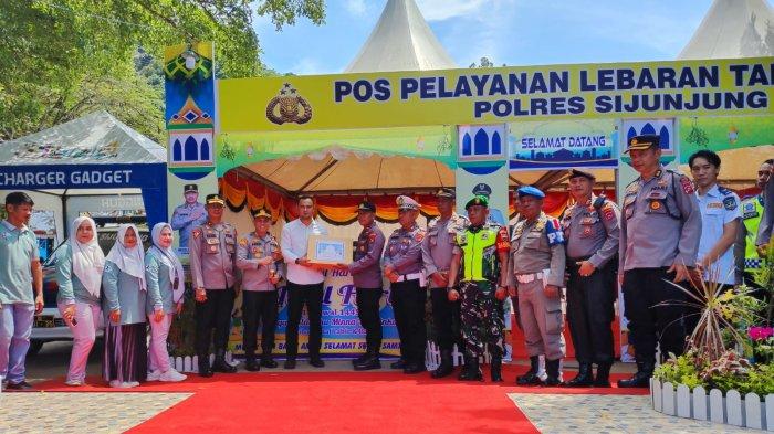 Bupati Sijunjung Benny Dwifa Tinjau 2 Posko Pelayanan Mudik 2024 ... Bupati Sijunjung Benny Dwifa Tinjau 2 Posko Pelayanan Mudik 2024 ...