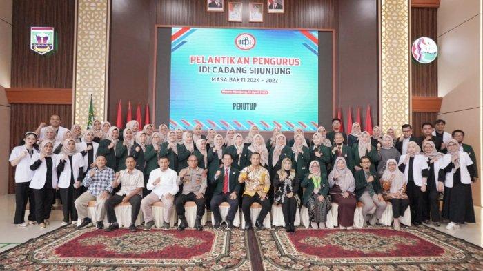 Pengurus Baru IDI Sijunjung Dilantik, Bupati Ajak Kerja Sama Tingkatkan Kesehatan - Tribunpadang.com