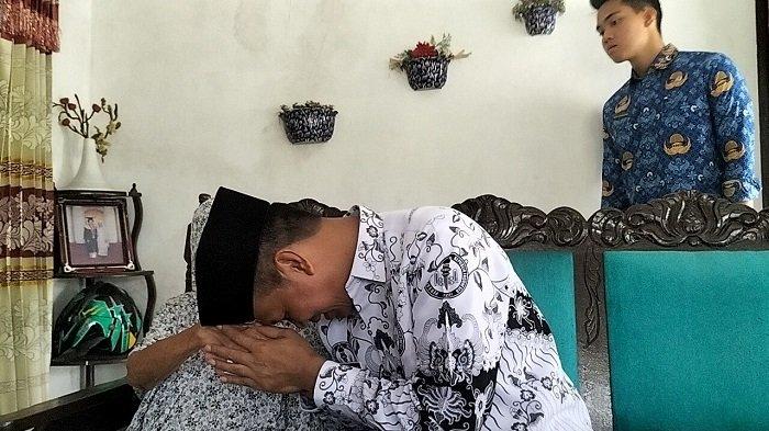 Di Hari Guru, Genius Umar dan Zulbaiti Bernostalgia, Kenang Perangai ...